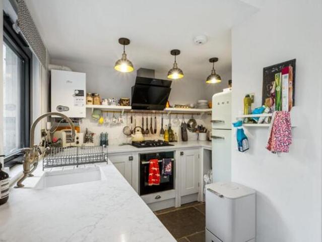 1 bedroom flat for sale in Hanley Road, London, N4