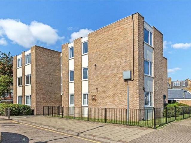 1 bedroom flat for sale in Hanson Close, London, SW12