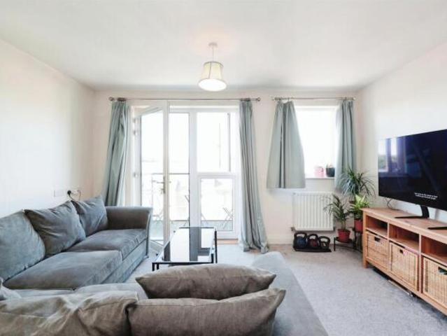1 bedroom flat for sale in Hagden Lane, Watford, WD18