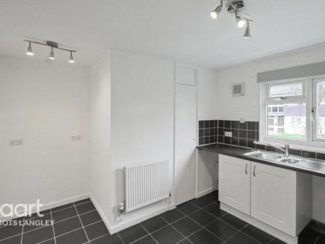 1 bedroom flat for sale in Haines Way, Watford, WD25