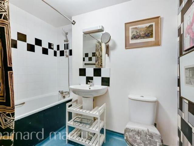1 bedroom flat for sale in Hardwicks Square, London, SW18
