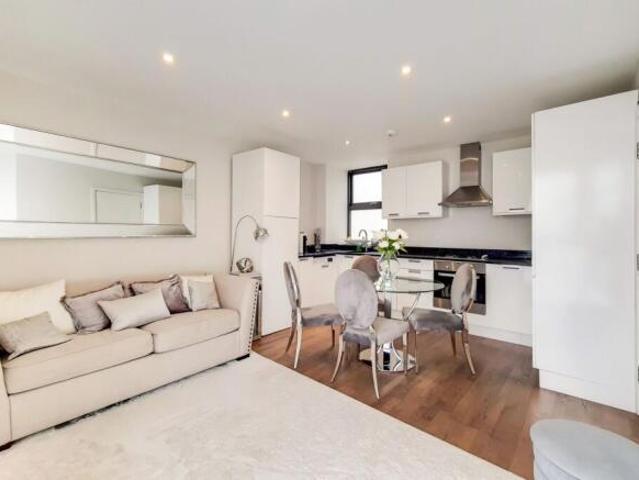 1 bedroom flat for sale in Harrow Road, Kensal Rise, London, NW10