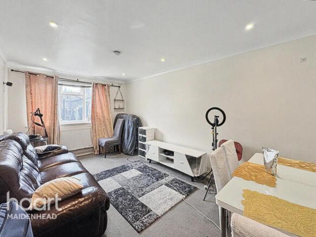 1 bedroom flat for sale in Hencroft Street North, SLOUGH, SL1