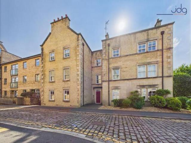 1 bedroom flat for sale in Henry Street | A practical layout with tasteful updates!,LA1