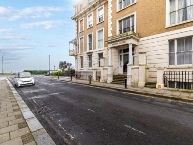 1 bedroom flat for sale in Heene Terrace, Worthing, BN11