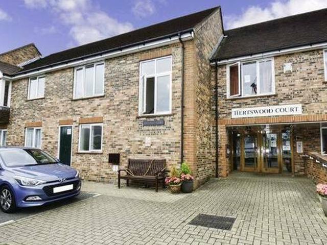 1 bedroom flat for sale in Hertswood Court Barnet EN5 4AU EN5