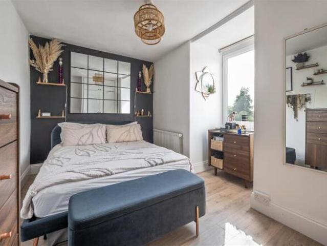 1 bedroom flat for sale in Hermon Hill, South Woodford, E18
