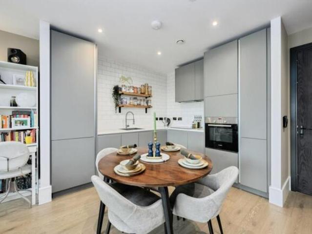1 bedroom flat for sale in High Street, CROYDON, Surrey, CR0