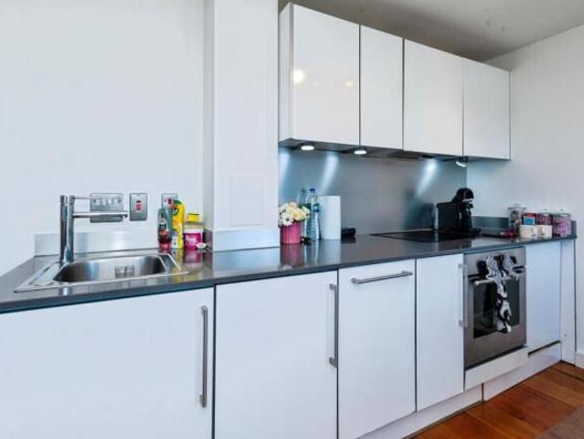1 bedroom flat for sale in High Street, Slough, SL1