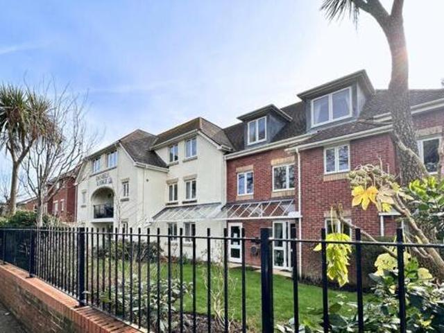 1 Bedroom Flat For Sale In Highcliffe