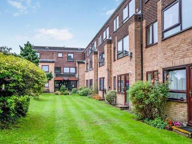1 Bedroom Flat For Sale In Highcliffe