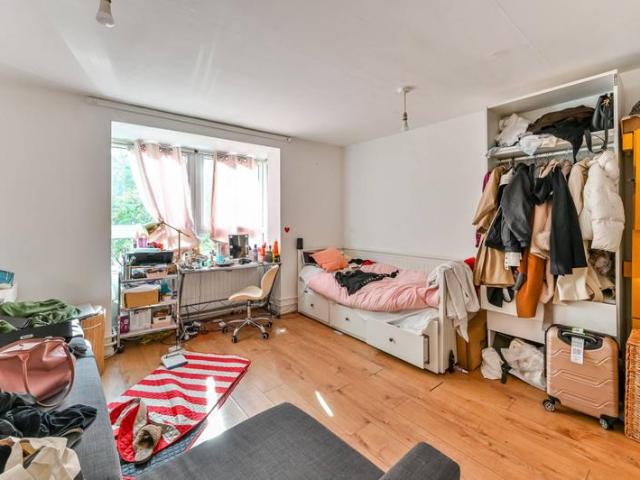 1 Bedroom Flat for Sale in Highbury New Park