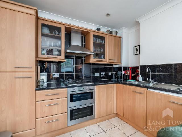 1 bedroom flat for sale in Hillsborough, Mannamead, Plymouth, PL4