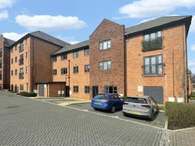 1 Bedroom Flat For Sale In Hook, Hampshire