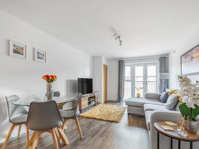 1 Bedroom Flat For Sale In Hook, Hampshire