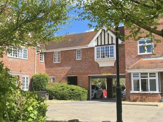 1 Bedroom Flat For Sale In Hook, Hampshire