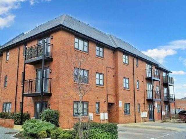 1 Bedroom Flat For Sale In Hook, Hampshire
