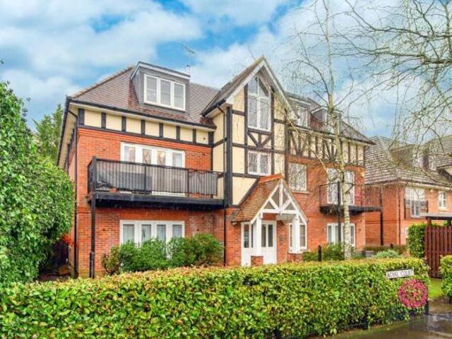 1 bedroom flat for sale in Holders Hill Road, Royal Court, NW7
