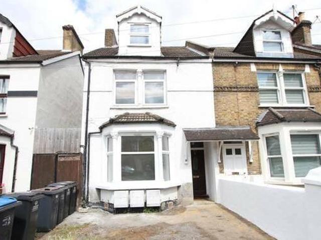 1 bedroom flat for sale in Holmesdale Road London SE25