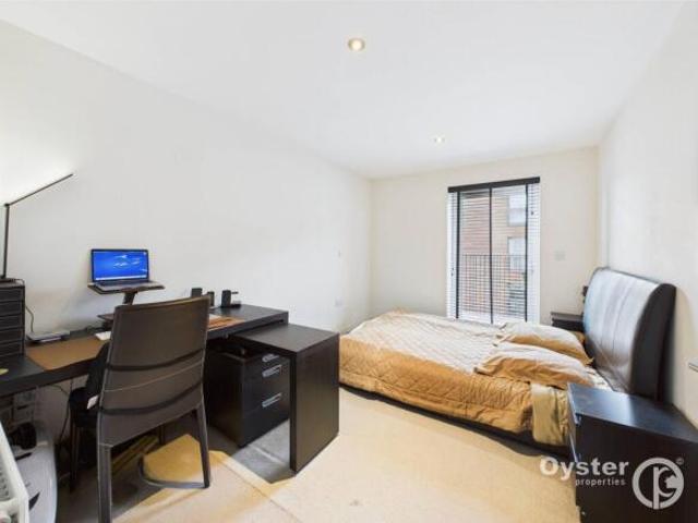 1 bedroom flat for sale in Howard Road, Stanmore, HA7