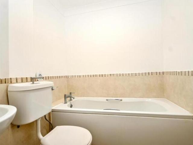 1 bedroom flat for sale in Hyde Gardens, Eastbourne, BN21