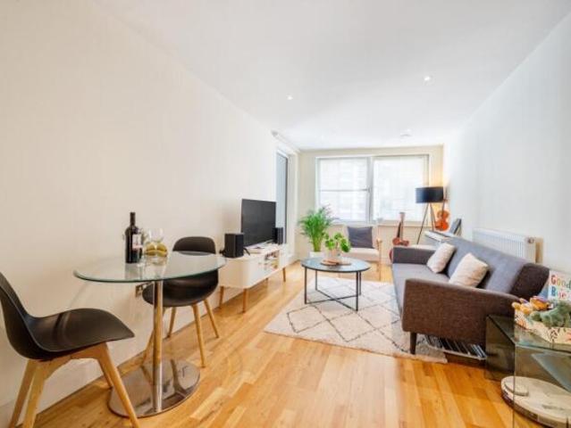 1 bedroom apartment for sale in Indescon Square London E14
