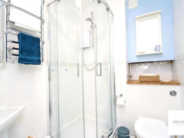 1 bedroom flat for sale in Jevington Gardens, Eastbourne, BN21