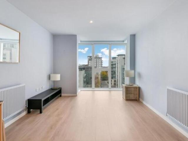 1 bedroom flat for sale in Kempton House, Heritage Place, Brentford, TW8