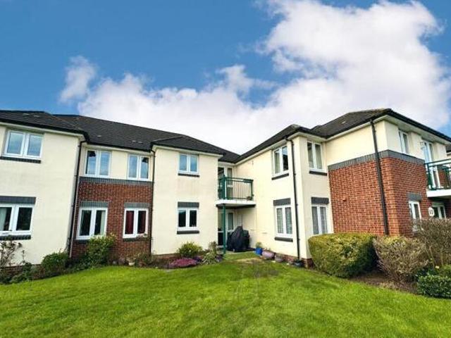 1 Bedroom Flat For Sale In Kenilworth Gardens, West End