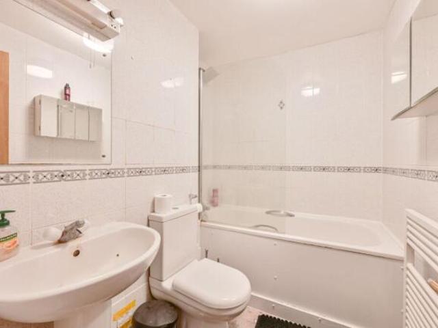 1 bedroom flat for sale in Kensington Gardens Square, Bayswater, London, W2