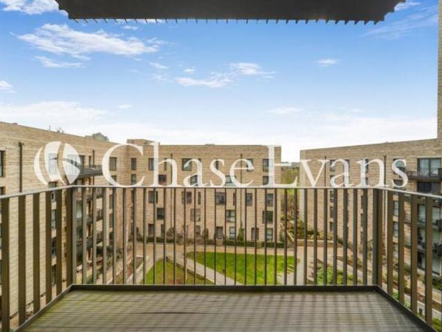1 bedroom flat for sale in Kingfisher Heights, Waterside Park, Bramwell Way, Royal Docks, London, E16