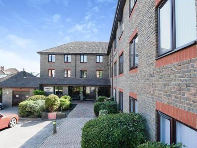 1 Bedroom Flat For Sale In Kings Road, Brentwood