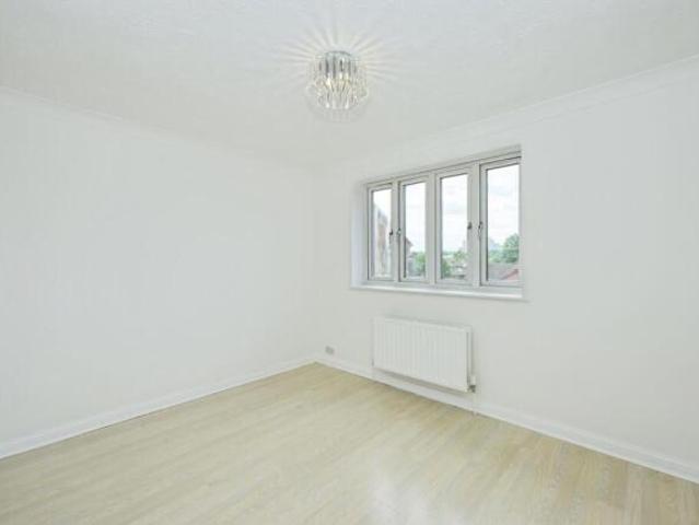 1 bedroom flat for sale in Kirk Rise, Sutton, SM1