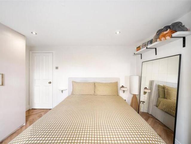 1 bedroom flat for sale in Lambourn Road, London, SW4
