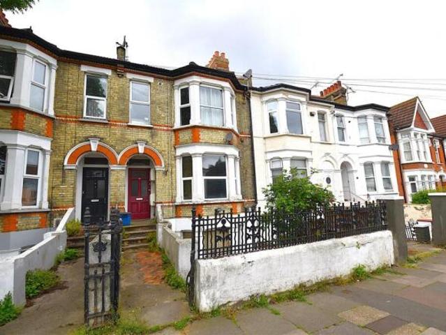 1 bedroom flat for sale in Lancaster Gardens, Southend on Sea, SS1