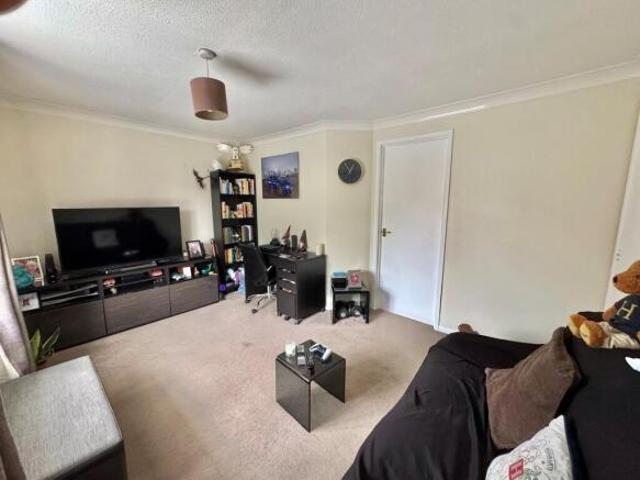 1 bedroom flat for sale in Ladygrove Drive, Guildford, GU4