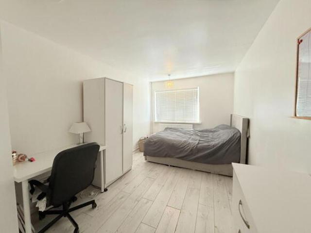 1 bedroom flat for sale in Lakefield Close, Hall Green, B28