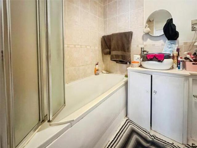 1 bedroom flat for sale in Larkspur Gardens, Luton, Bedfordshire, LU4