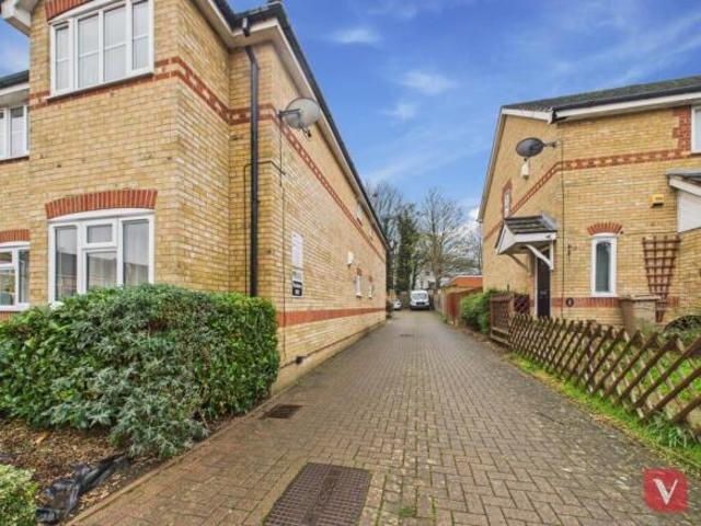 1 bedroom flat for sale in Larkspur Gardens, Luton, LU4