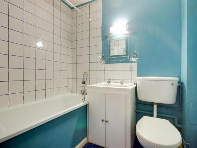 1 bedroom flat for sale in Larmans Road, Enfield, EN3