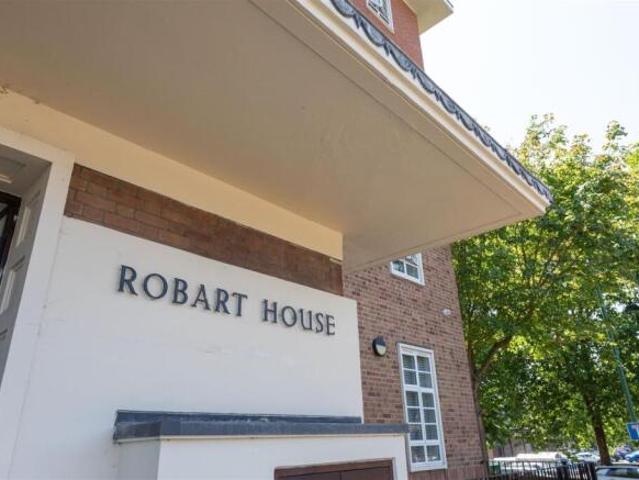 1 bedroom flat for sale in Lemna Road, Leytonstone, E11