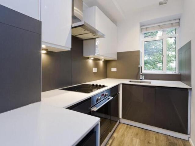 1 bedroom flat for sale in Linton House, Holland Park Avenue, London, W11