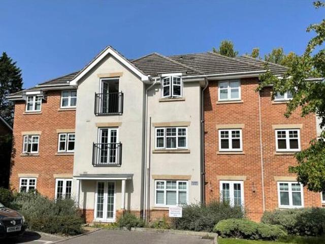 1 Bedroom Flat For Sale In Lightwater, Surrey
