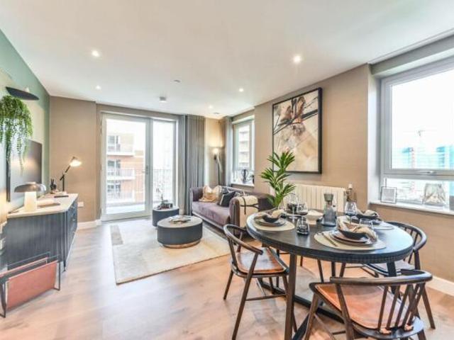 1 bedroom flat for sale in Lombard Square, Plumstead, SE28