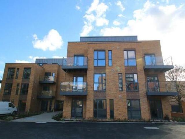 1 Bedroom Flat For Sale In London Road, Hounslow