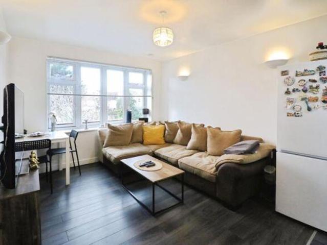 1 bedroom flat for sale in London Road, Slough, SL3