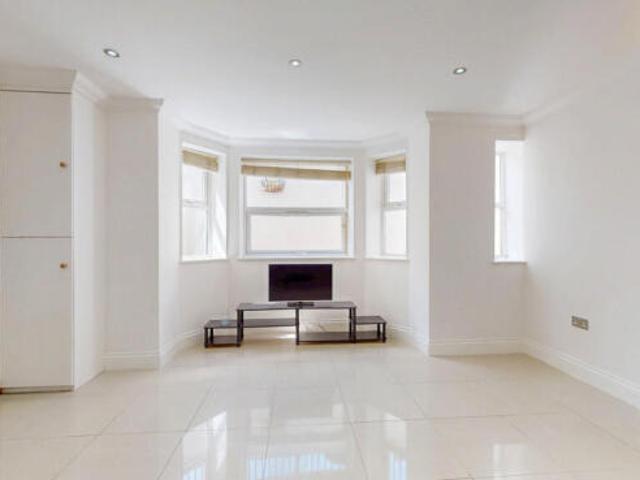 1 bedroom flat for sale in Longley Road, London, SW17
