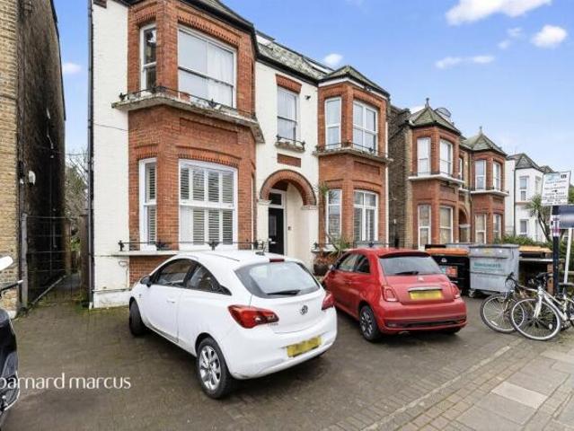 1 bedroom flat for sale in Longley Road, London, SW17