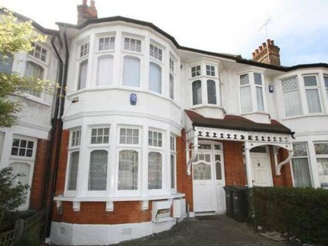 1 bedroom flat for sale in Lodge Drive Palmers Green London N13