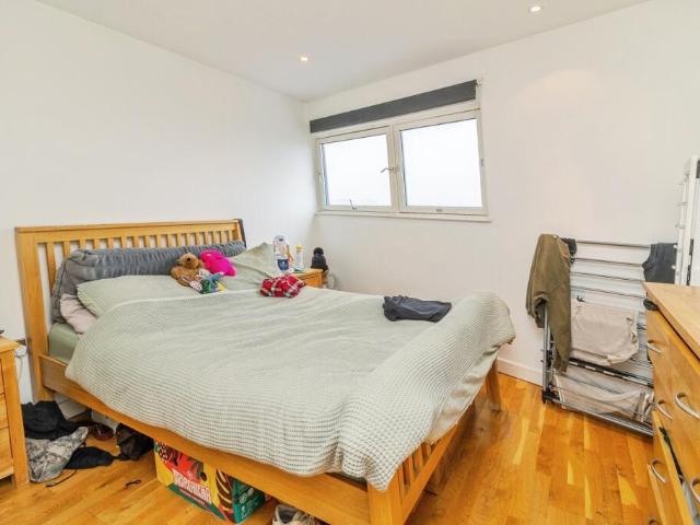1 bedroom flat for sale in Lower Twelfth Street, Milton Keynes, Buckinghamshire, MK9